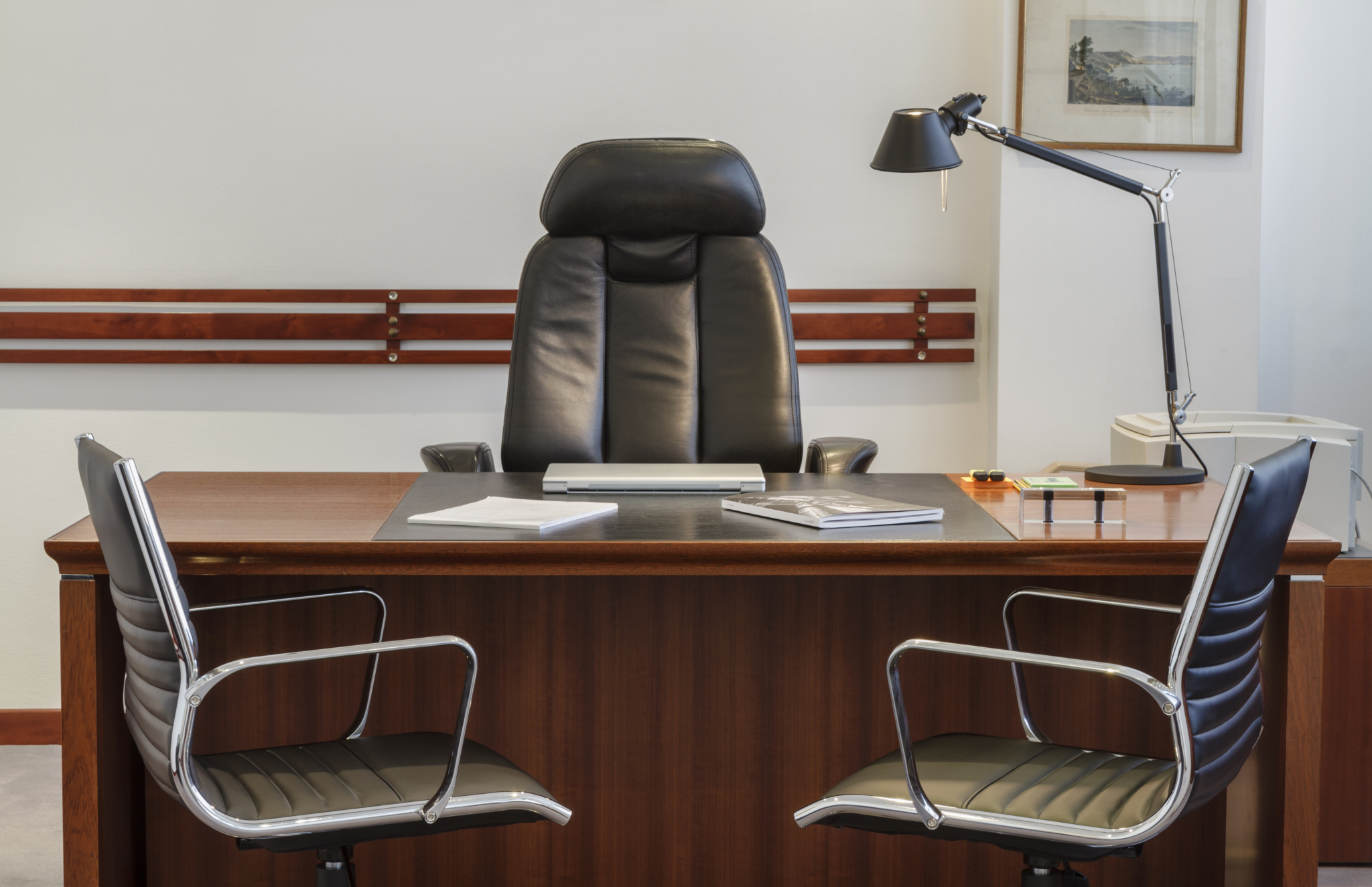 Executive Desk vs Standard Desk: What’s the Difference?